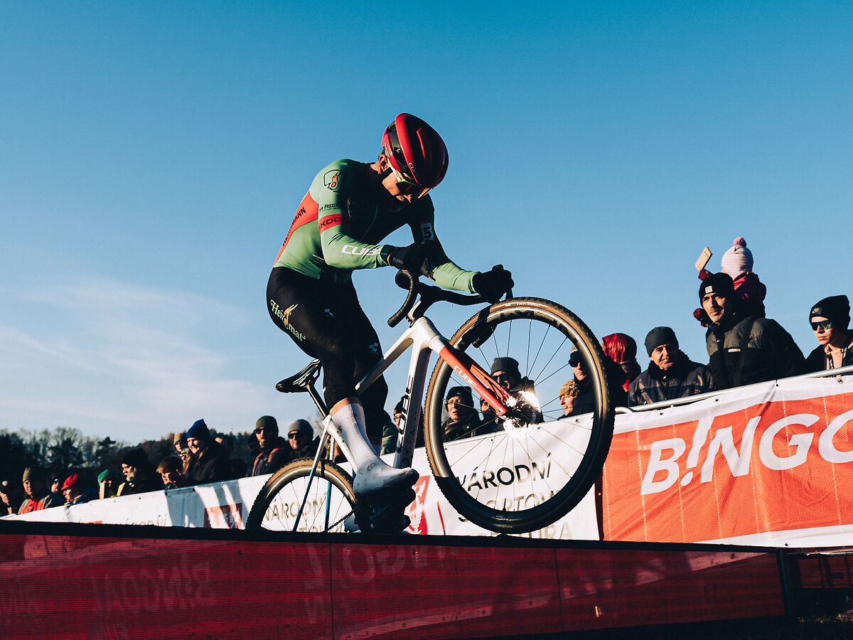 CROSS RACE - CYCLOCROSS - ROAD - BIKES | CUBE Bikes